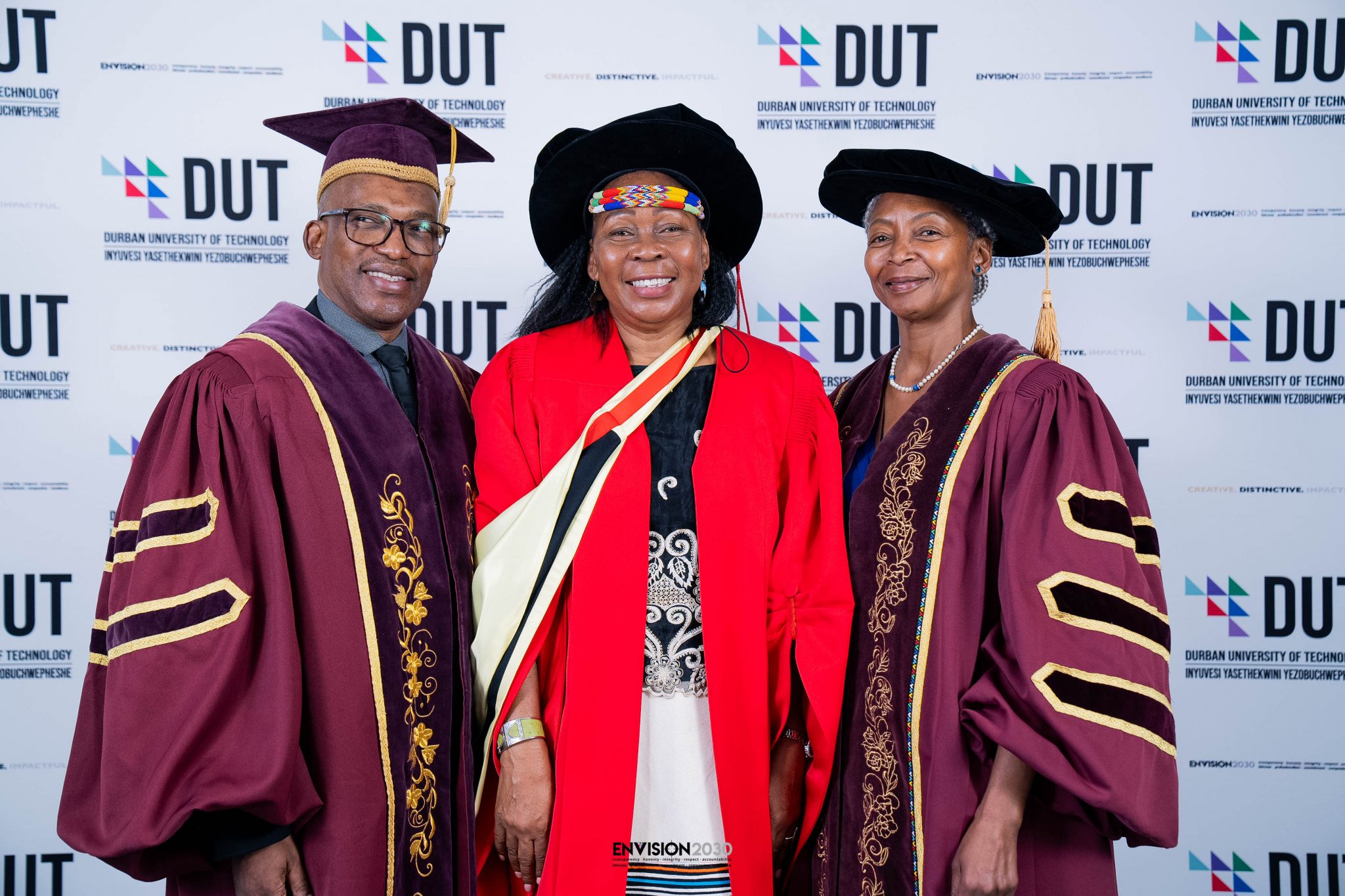 DUT HONORARY DOCTORATE RECIPIENT DR GCINA MHLOPHE ENCOURAGES THE SPIRIT ... DUT HONORARY DOCTORATE RECIPIENT DR GCINA MHLOPHE ENCOURAGES THE SPIRIT ...