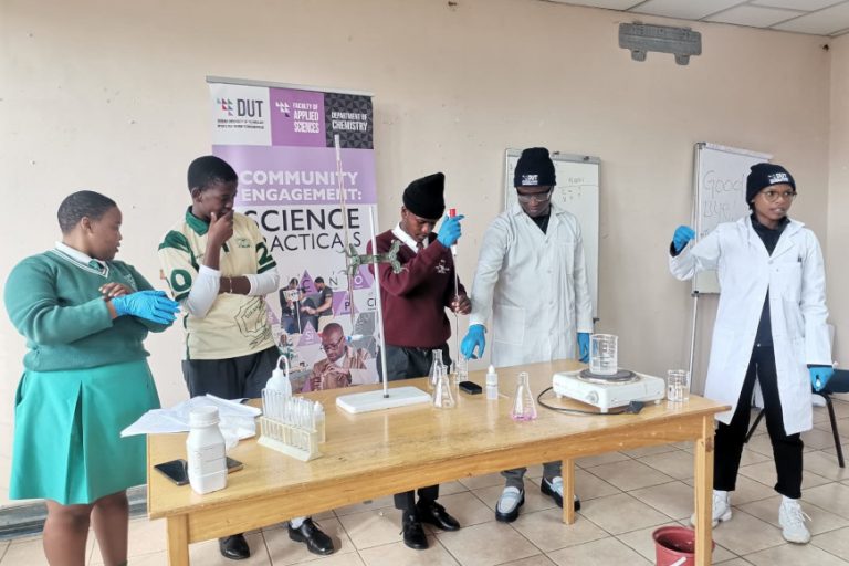 DUT HOSTS A SUCCESSFUL SCIENCE WEEK FOR MAHLABATHINI LEARNERS