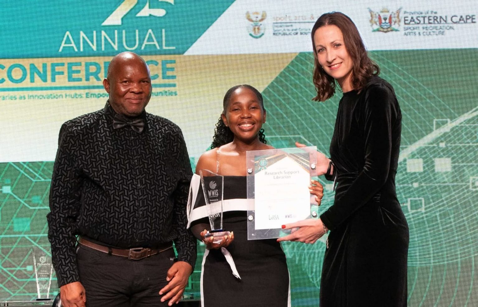 DUT SMART LIBRARIAN WINS NATIONAL RESEARCH SUPPORT AWARD